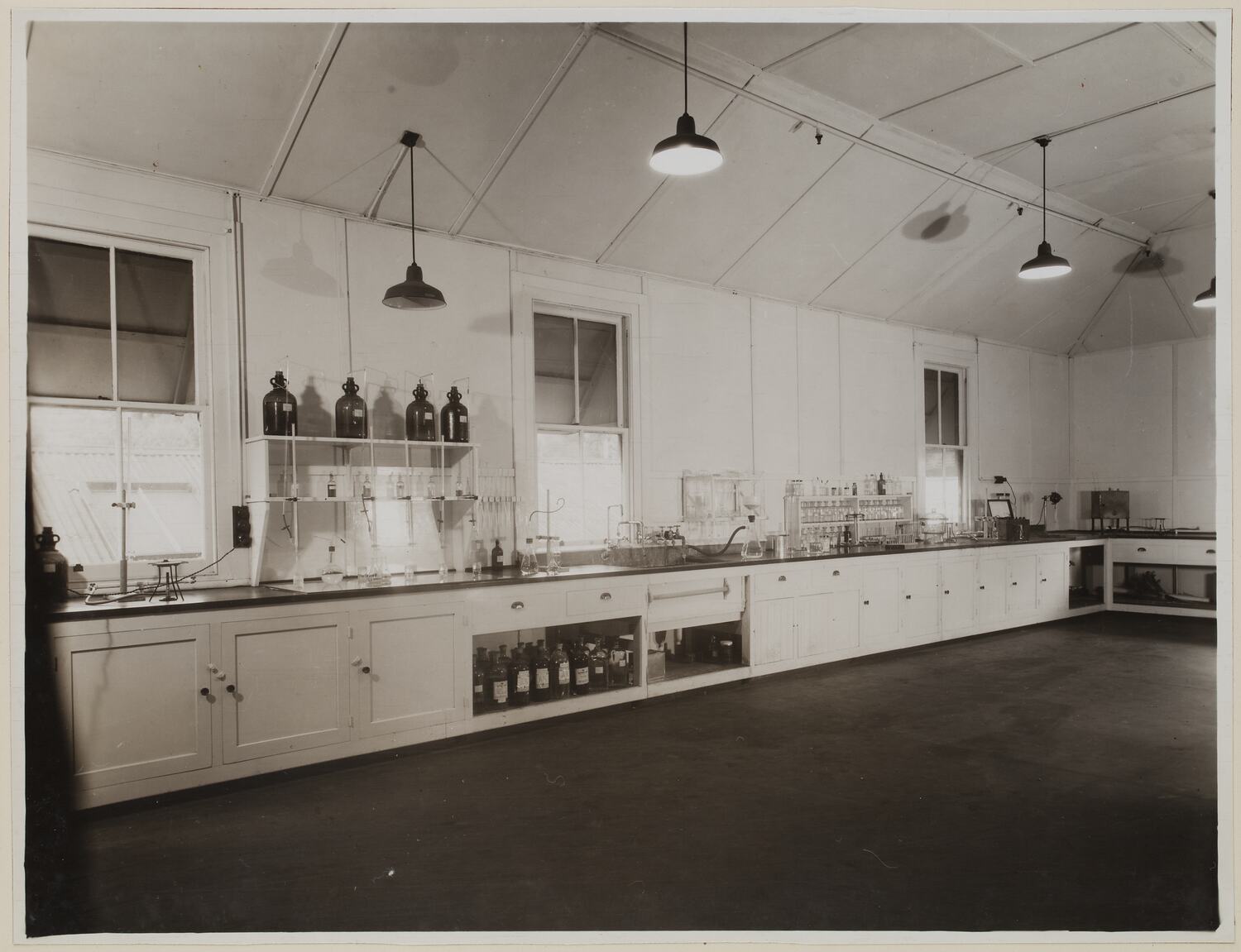 Photograph - Kodak Australasia Pty Ltd, Production Control Laboratory ...