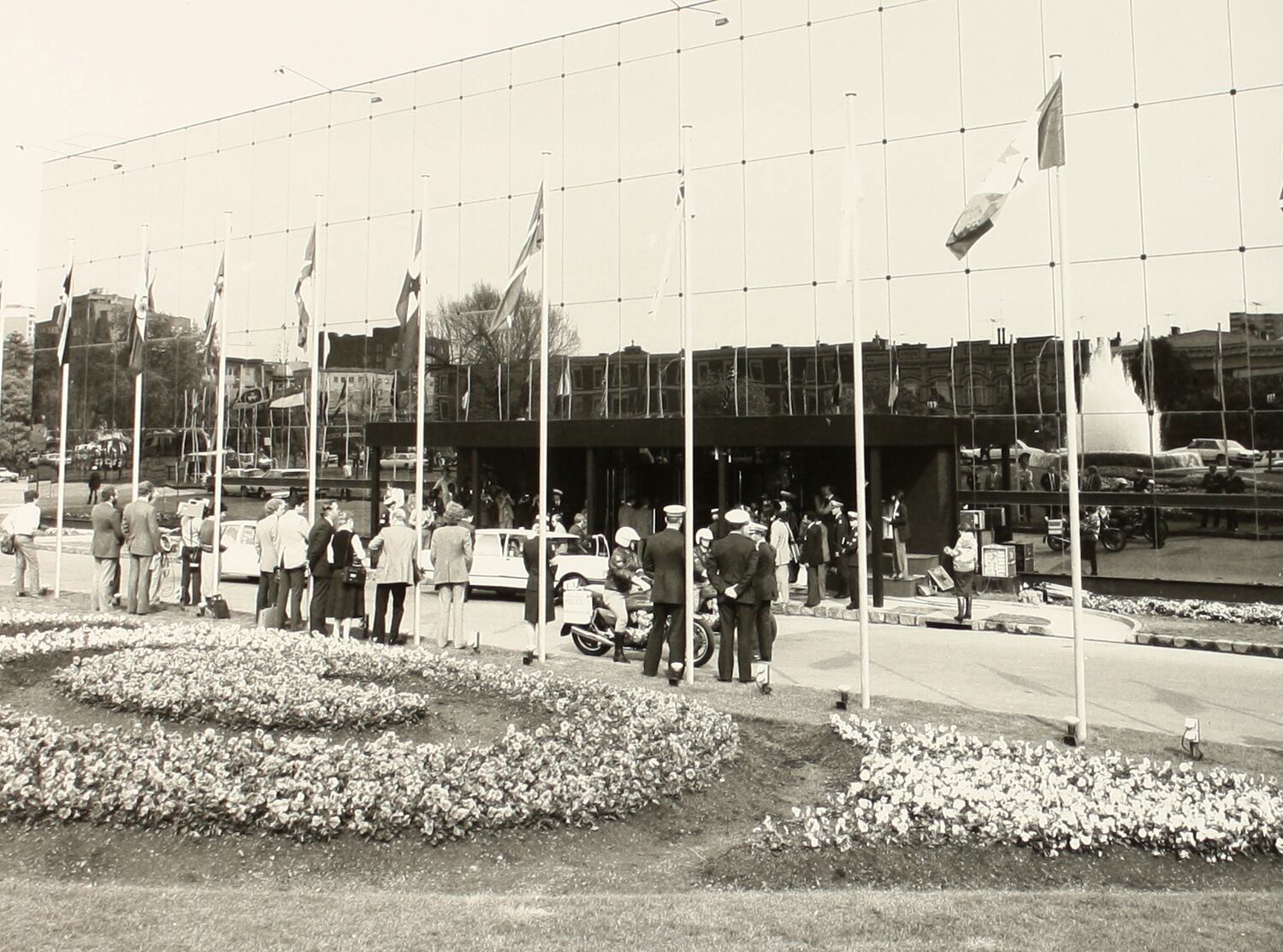 Photograph - Commonwealth Heads of Government Meeting, Arrival of ...