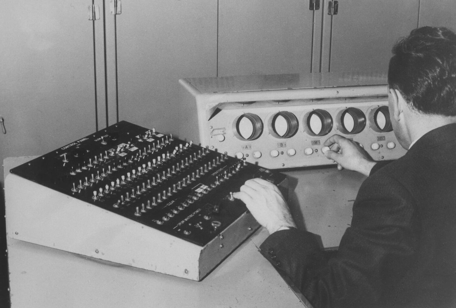 Teaching Slide - Jurij Semkiw at Console, CSIRAC Computer, Melbourne ...