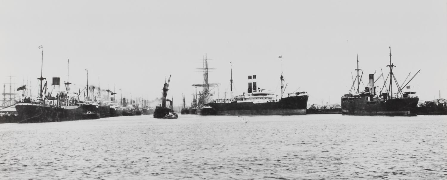Photograph - Cargo Ships, Victoria Dock, Melbourne, Victoria, 1920-1939