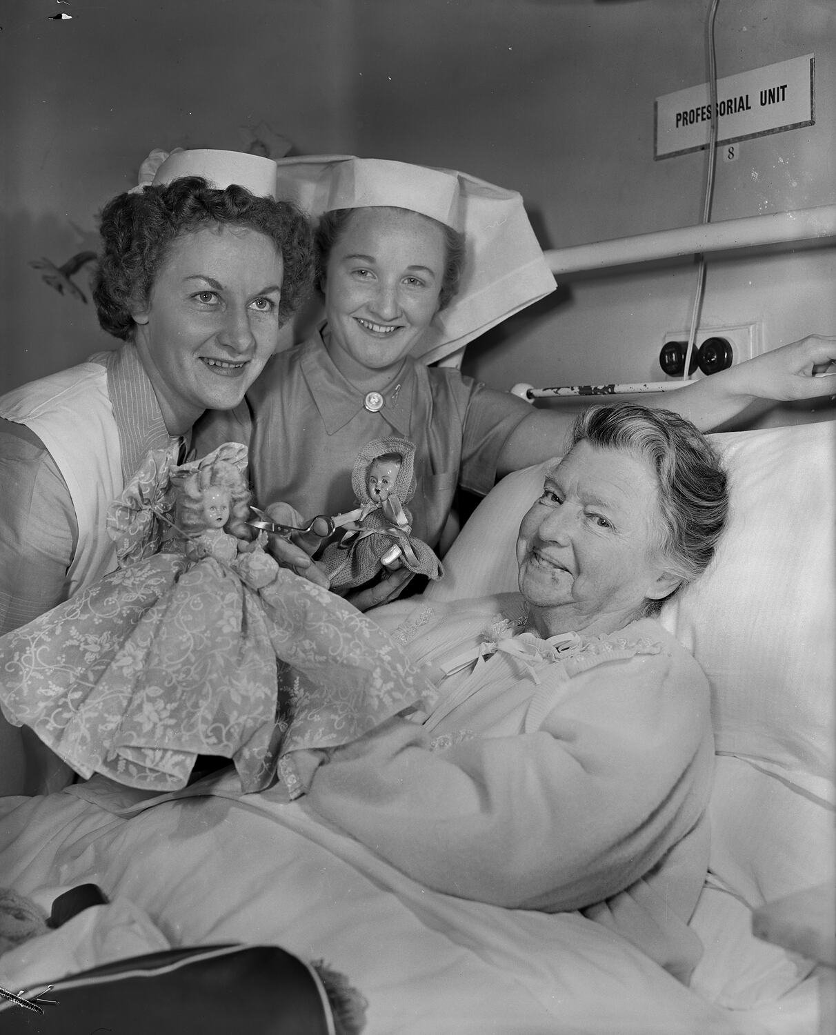 Negative - Nurses with Patient, Melbourne, Victoria, Aug 1958