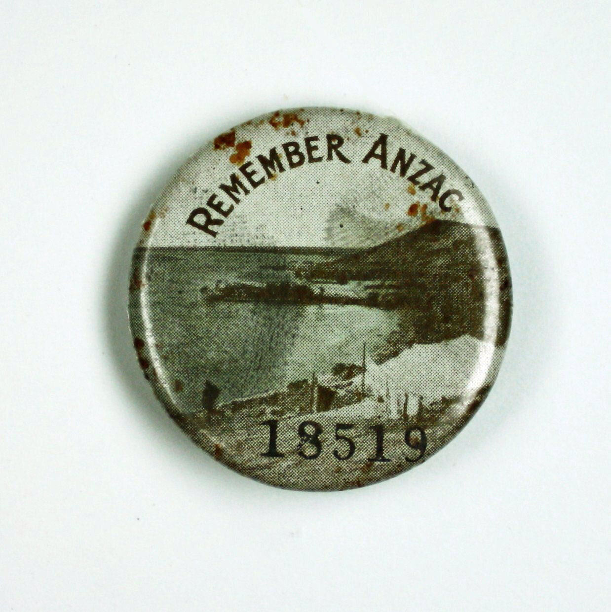 Badge - 'Remember Anzac', post 1916