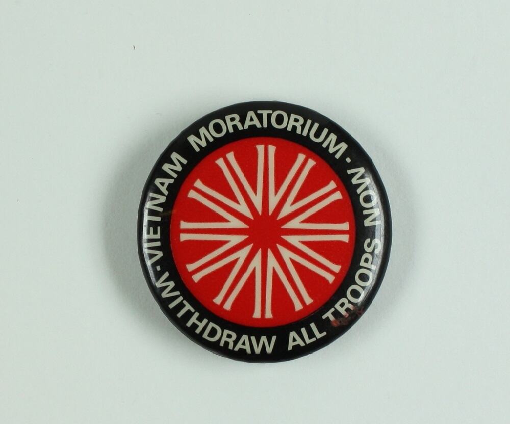 Badge - Withdraw all Troops Now, circa 1970-1973