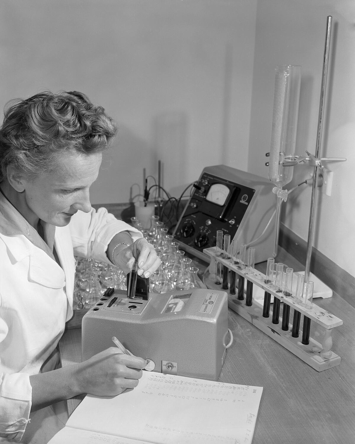 Negative - Scientist in a Laboratory, Victoria, 12 Feb 1960