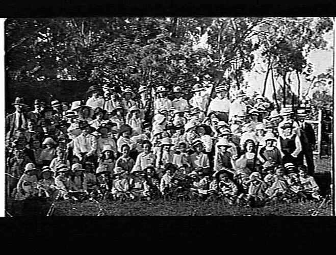 Negative - by Lilian L. Pitts, Merrigum, Victoria, circa 1910s