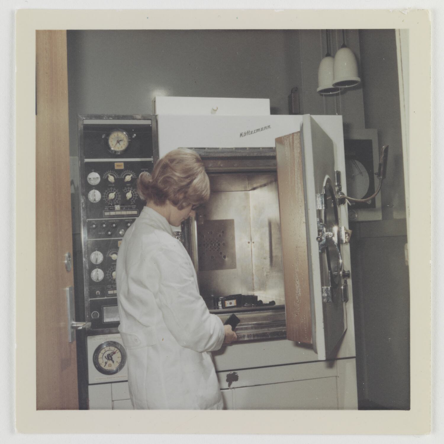 Photograph - Kodak Australasia Pty Ltd, Controlled Atmosphere Cabinet ...
