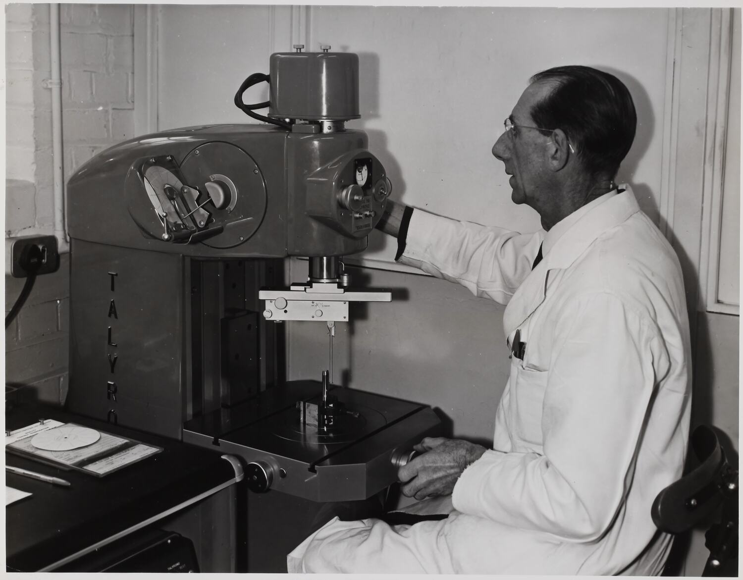 Photograph - Massey Ferguson, Laboratory Checks, Banner Lane, Coventry ...