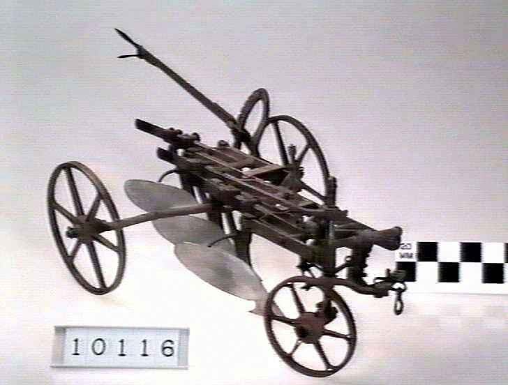 Mouldboard Plough Model - Mellor Brothers, 3-Furrow, Stump Jump ...