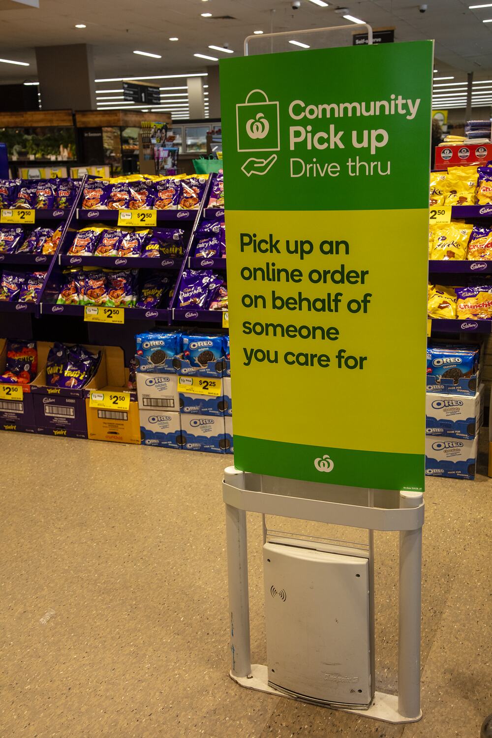 Digital Photograph - 'Community Pick Up - Drive Thru' sign, Woolworths ...