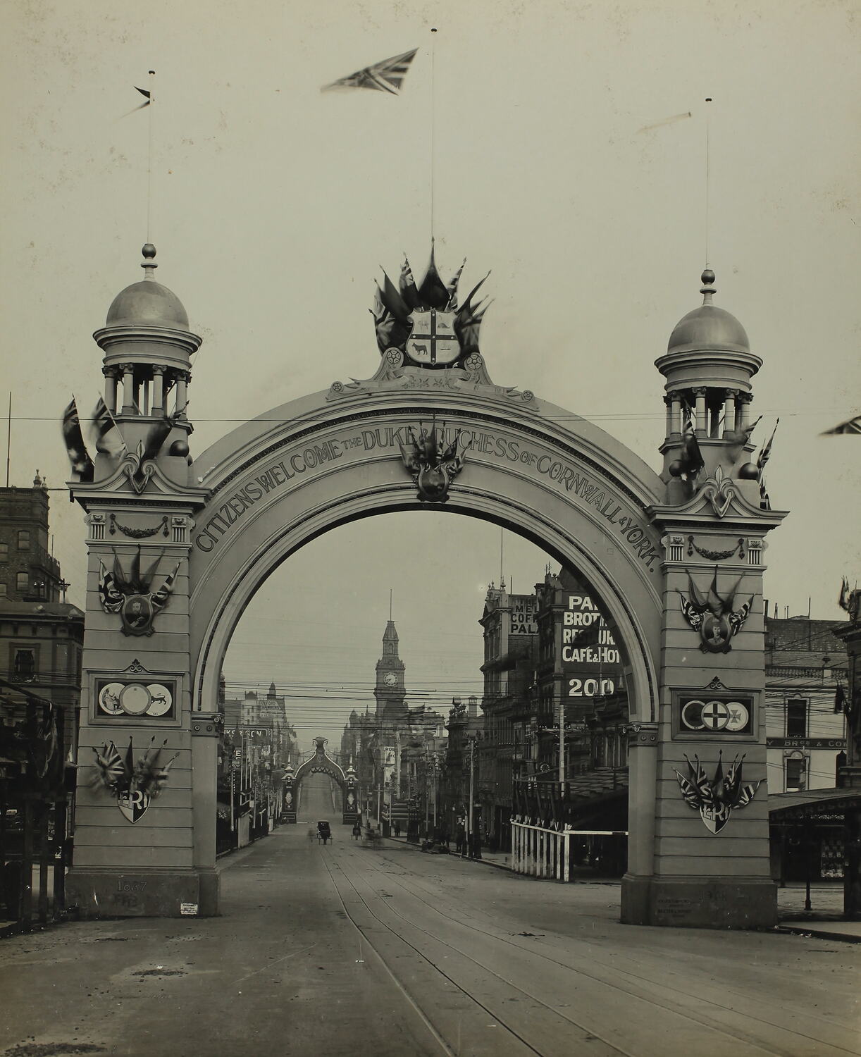 Photograph - 'The Citizens' Arch', Melbourne, May 1901