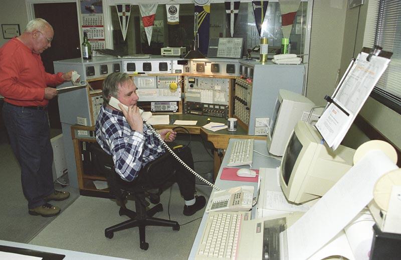 Photograph - Operator's Console & Personnel, Melbourne Coastal Radio ...