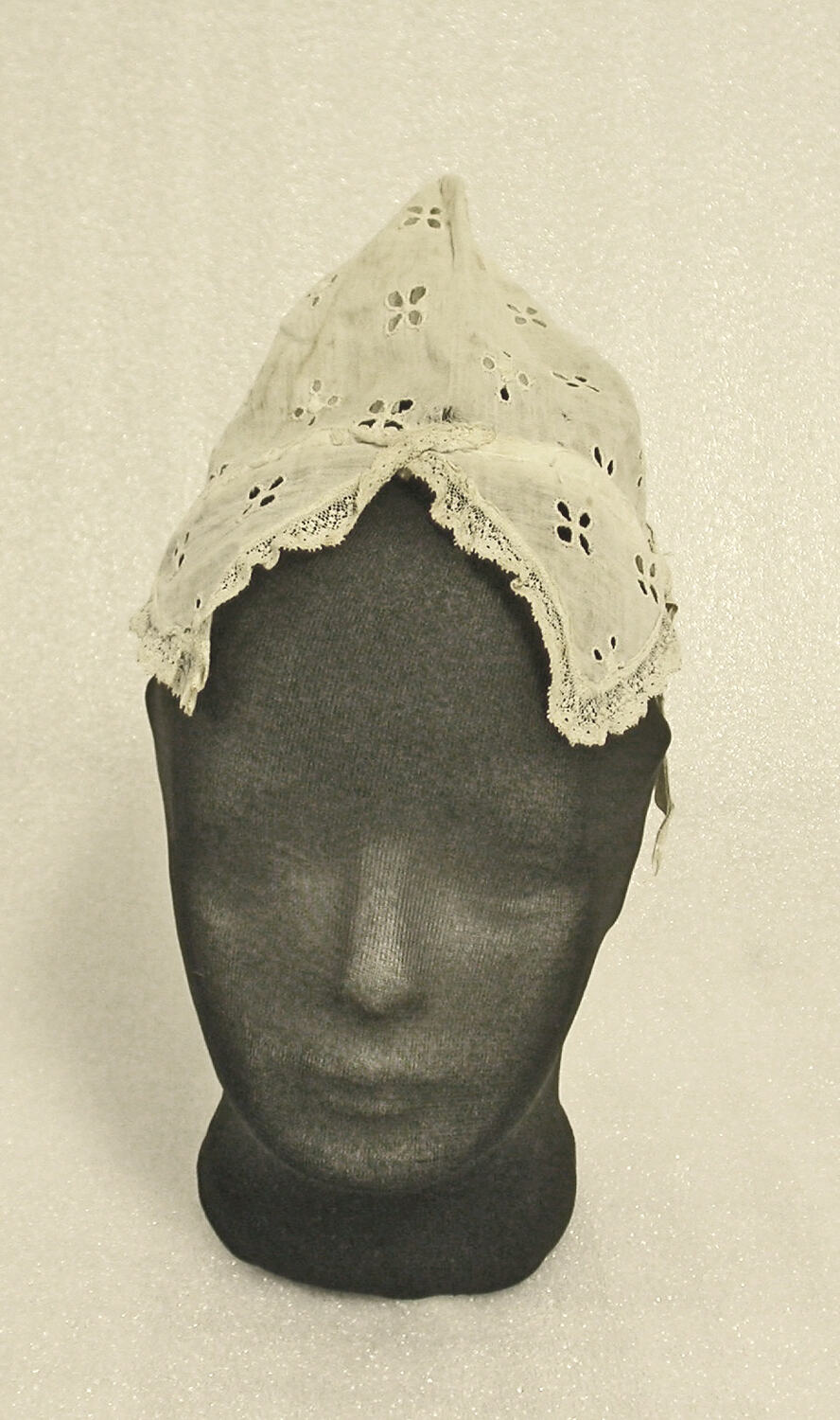 Bonnet - White Lawn, 1913