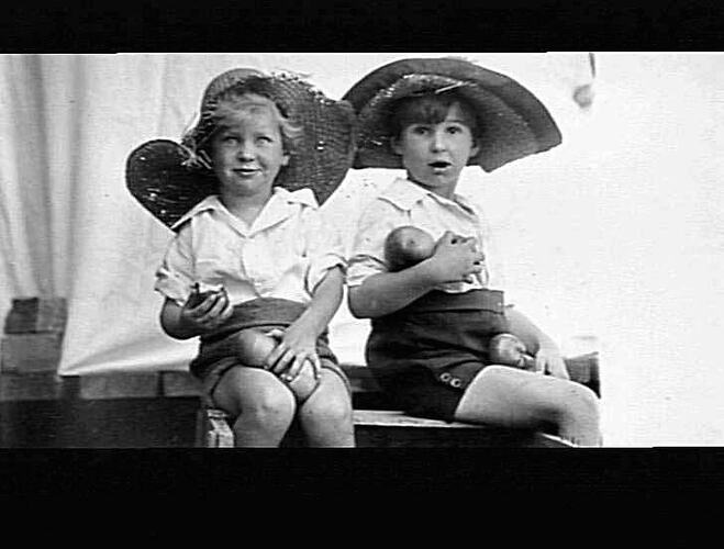 Negative - by Lilian L. Pitts, Merrigum, Victoria, circa 1910s